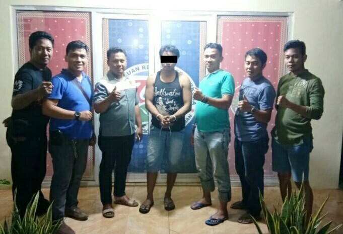 Polisi Bekuk Tersangka Pengedar Narkoba di Kampung Gunungsangkaran Polisi Bekuk Tersangka Pengedar Narkoba di Kampung Gunungsangkaran